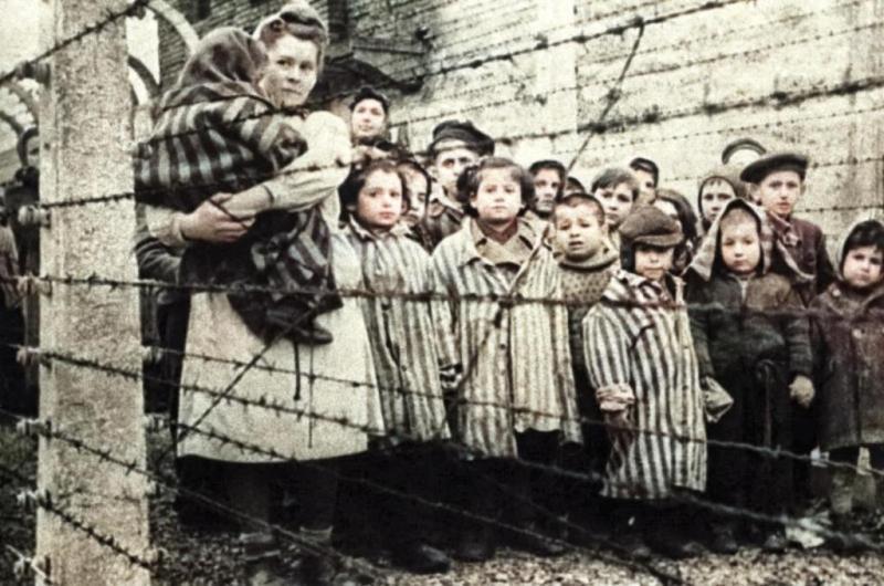 Ημέρα Μνήμης των Θυμάτων του Ολοκαυτώματος -Σαν σήμερα απελευθερώθηκε ...