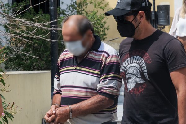 Φωτογραφίες ντοκουμέντο από τα τραύματα του 14χρονου που πυροβόλησε ...
