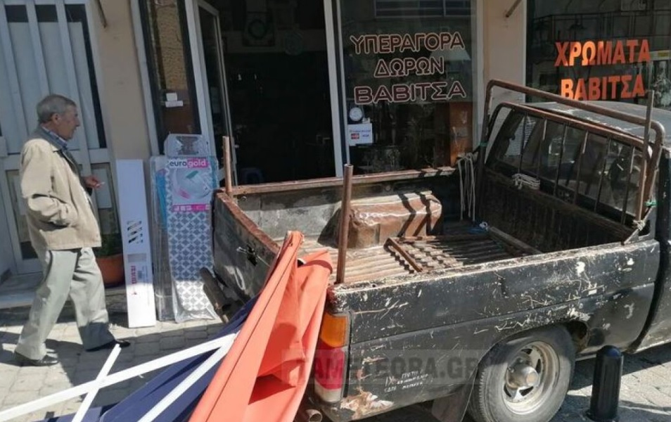 Πανικός σε λαϊκή αγορά - Κόλλησε το γκάζι αγροτικού - Μία νεκρή ...