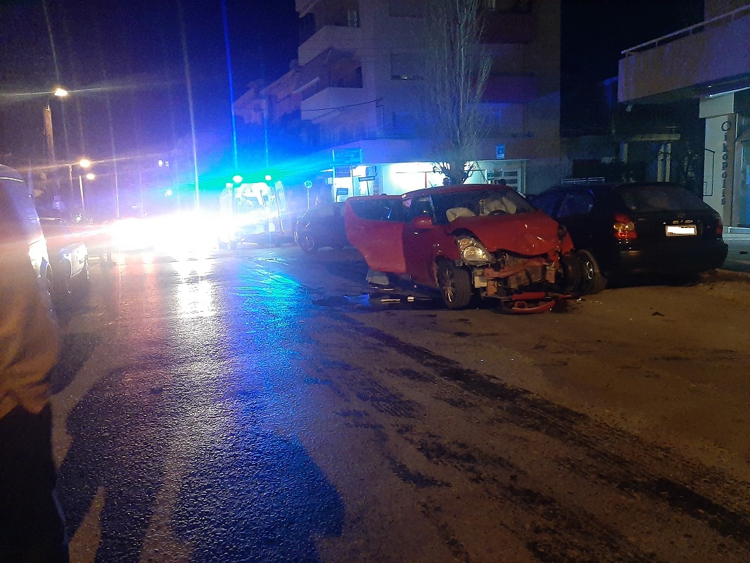 Ηράκλειο: Σφοδρή σύγκρουση δύο αυτοκινήτων (φωτογραφίες) | ekriti.gr