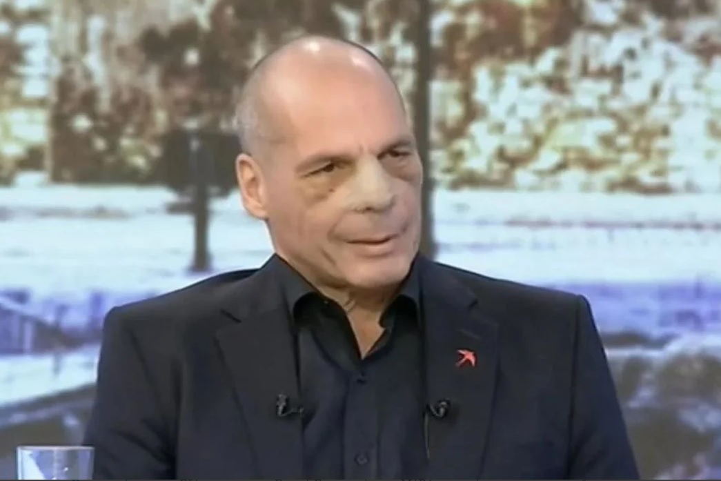 Βαρουφάκης: Η πρώτη τηλεοπτική εμφάνιση μετά την επίθεση – «Νιώθω ...
