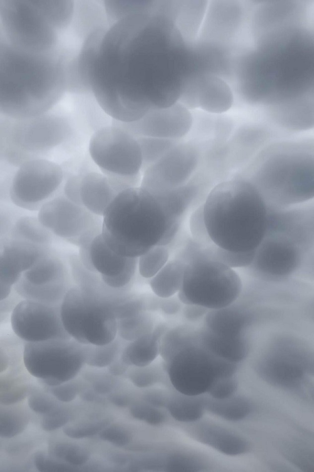 Τι είναι τα εντυπωσιακά σύννεφα «mammatus» που εμφανίστηκαν σε περιοχές ...
