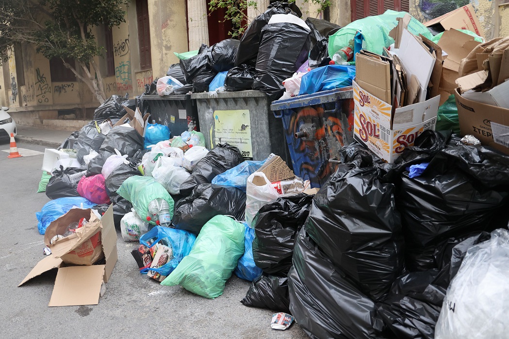 Ηράκλειο: Συσσωρεύονται τα σκουπίδια στους δρόμους (φωτο) | ekriti.gr