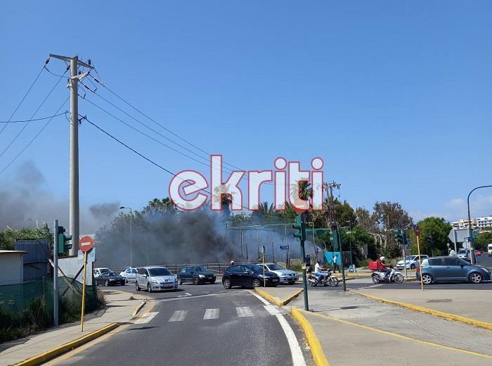 Ηράκλειο: Φωτιά στην παραλιακή - Δείτε φωτογραφίες | ekriti.gr