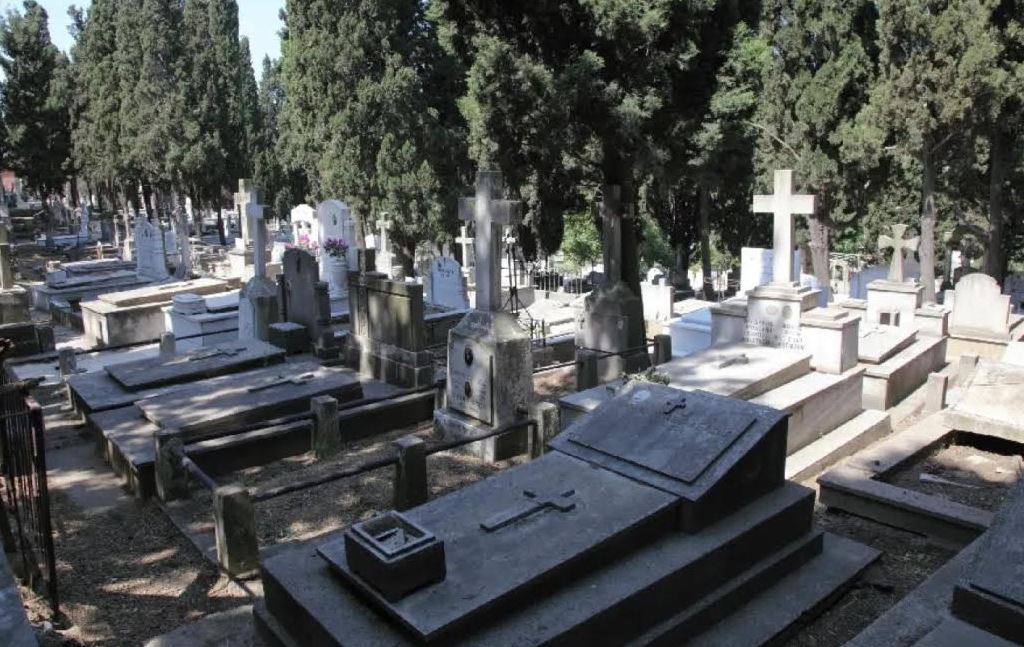 Ηράκλειο: Ξεκινά η πώληση οικογενειακών τάφων στο νεκροταφείο Αγίου ...