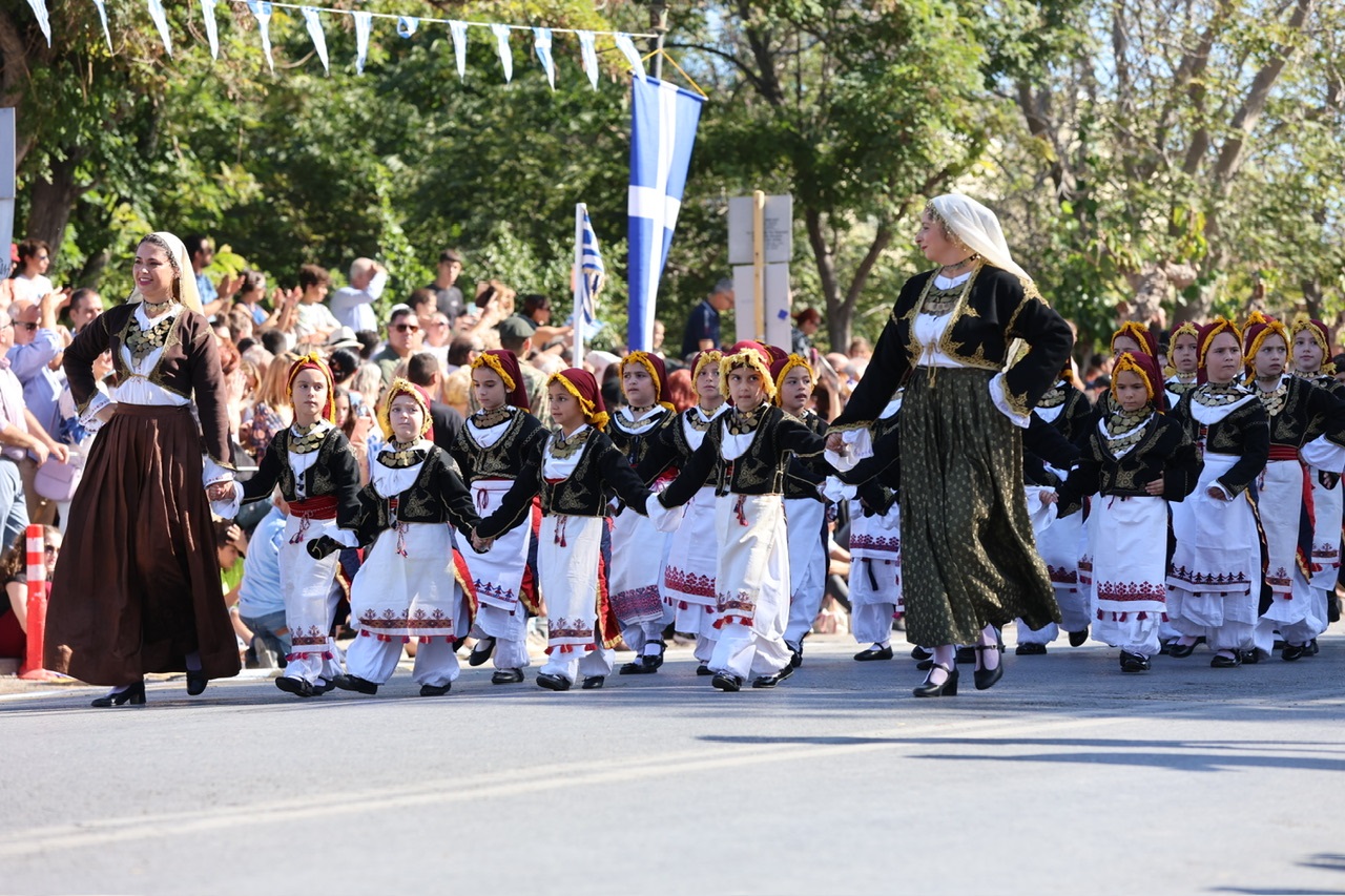 Ηράκλειο: Πλήθος κόσμου στην παρέλαση για την επέτειο της 28ης ...