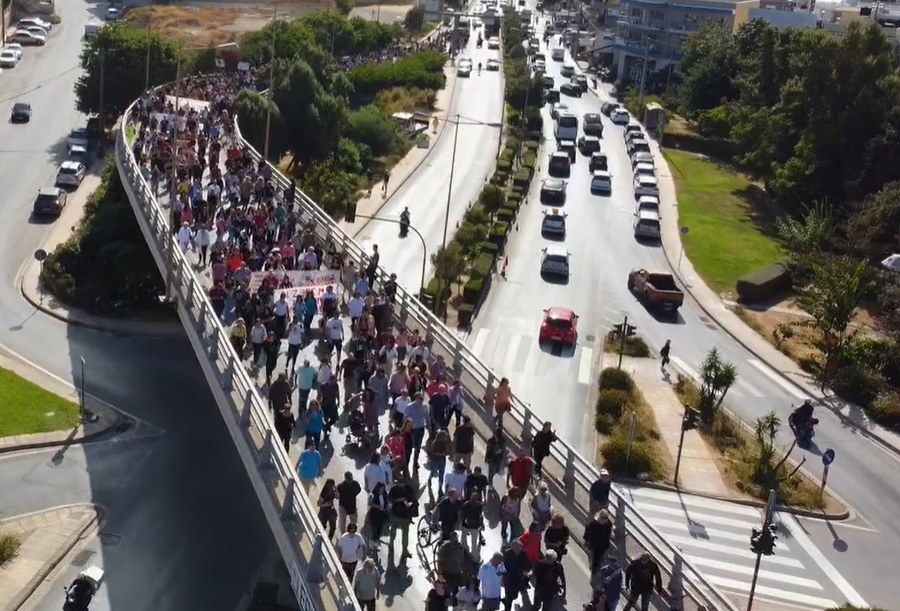 Ηράκλειο: Η μεγαλειώδης πορεία για το Βενιζέλειο από ψηλά (βίντεο ...
