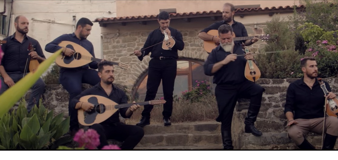 Εκπληκτική συνάντηση γνωστών καλλιτεχνών κρητικής μουσικής για την ...