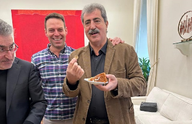 ΣΥΡΙΖΑ: Στον Πολάκη το φλουρί της πρωτοχρονιάτικης πίτας -Χαρές και ...