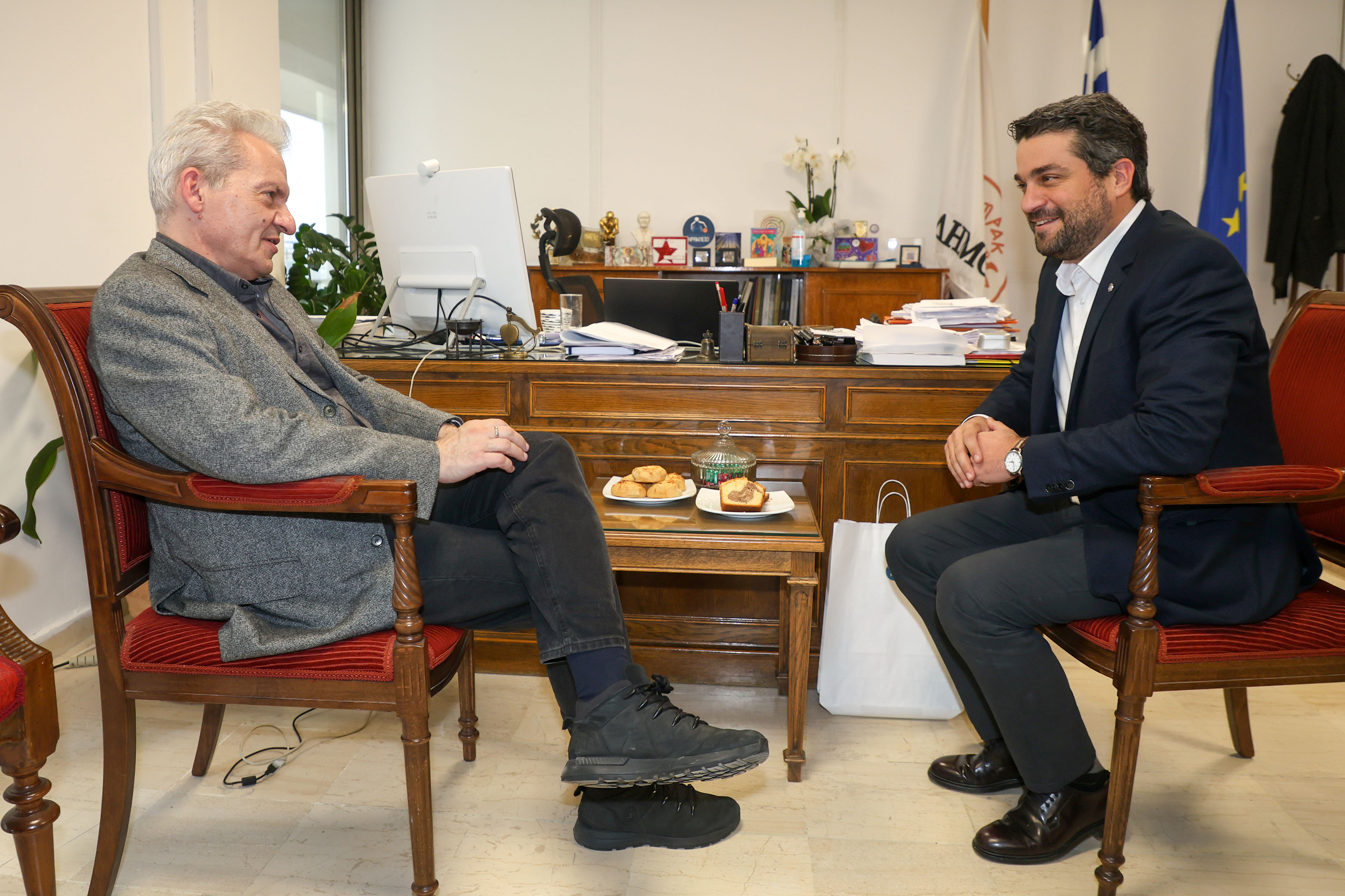 Συνάντηση του Δημάρχου Ηρακλείου Αλέξη Καλοκαιρινού με τον Δήμαρχο ...
