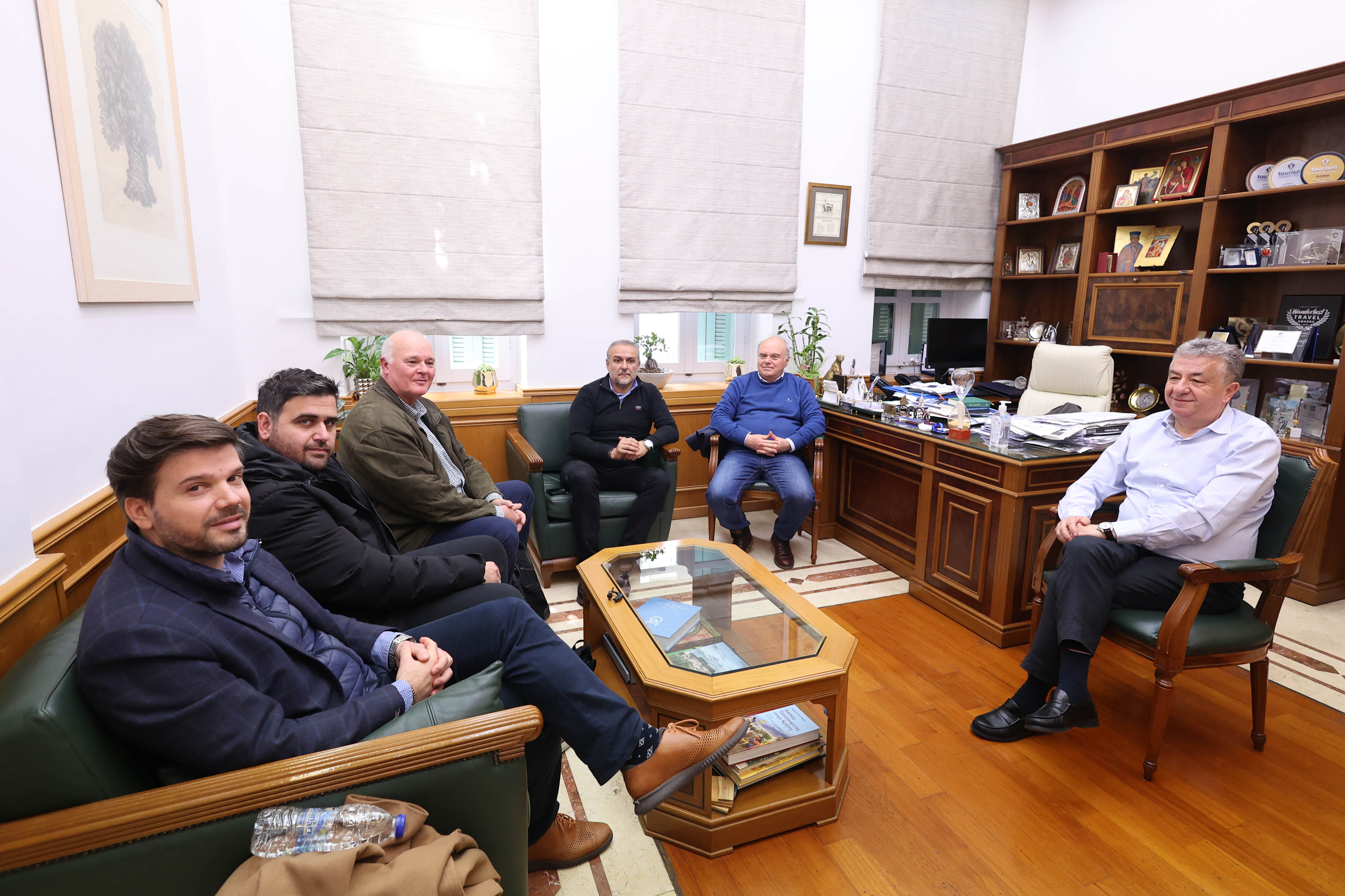 Περιφερειάρχης Κρήτης: Συνάντηση με την Διοίκηση του Συνδέσμου ...