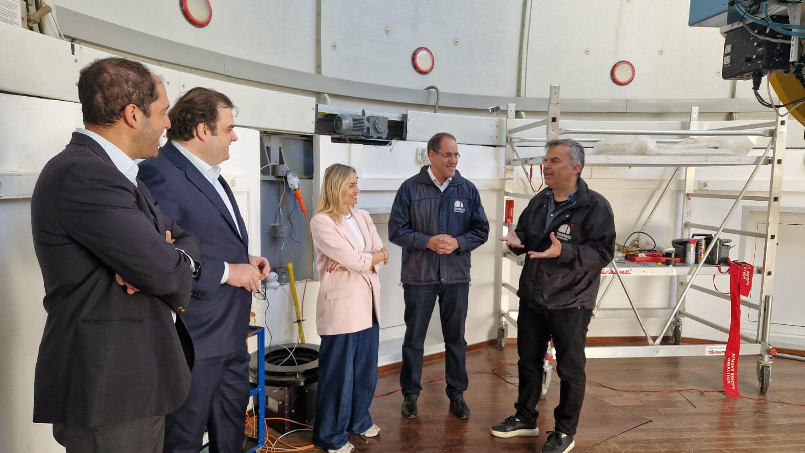 Στο Αστεροκοπείο του Σκίνακα ο Κυριάκος Πιερρακάκης (φωτο) | ekriti.gr