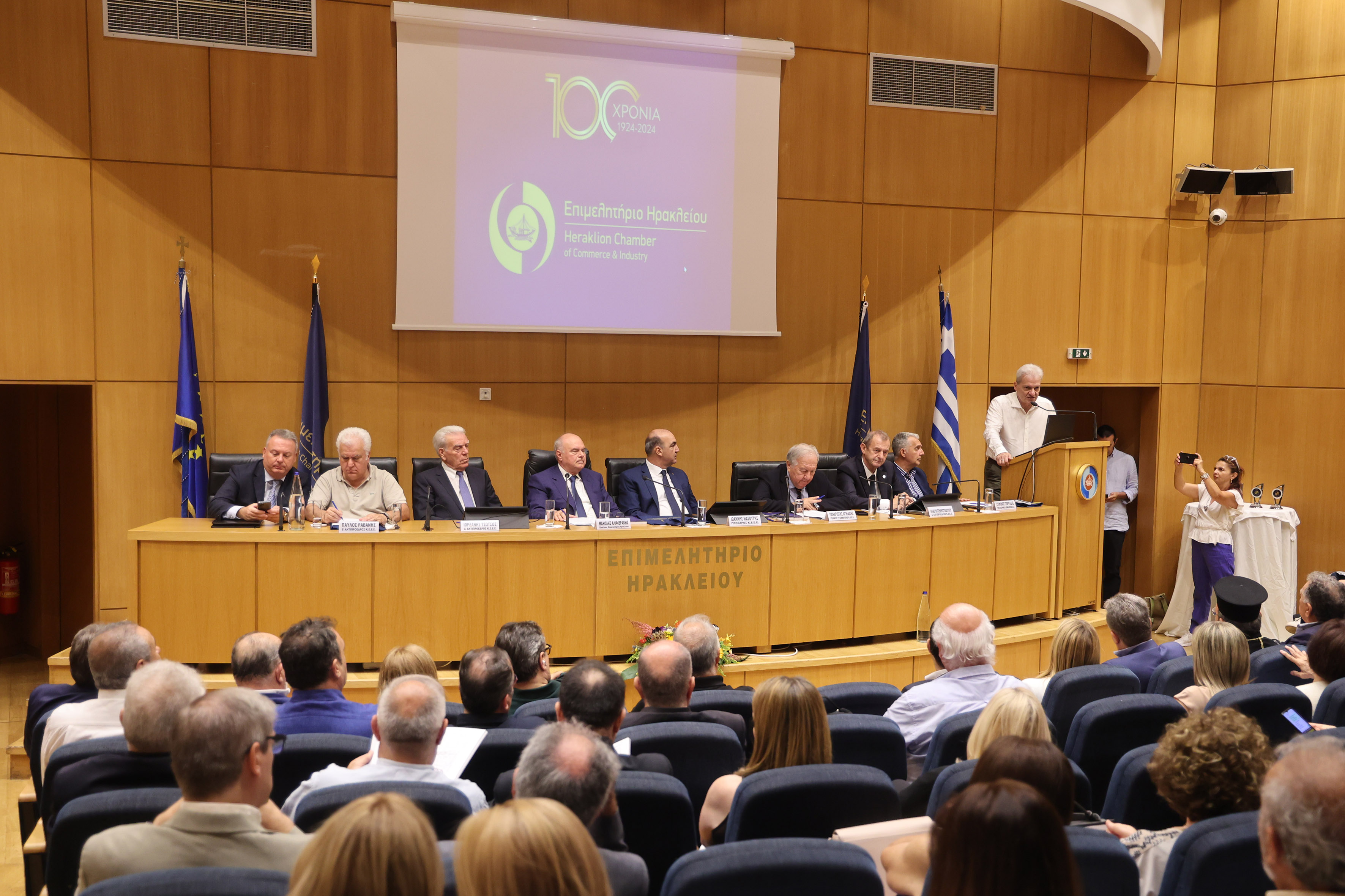 Ο Αλέξης Καλοκαιρινός στην εκδήλωση για τα 100 χρόνια του Επιμελητηρίου ...