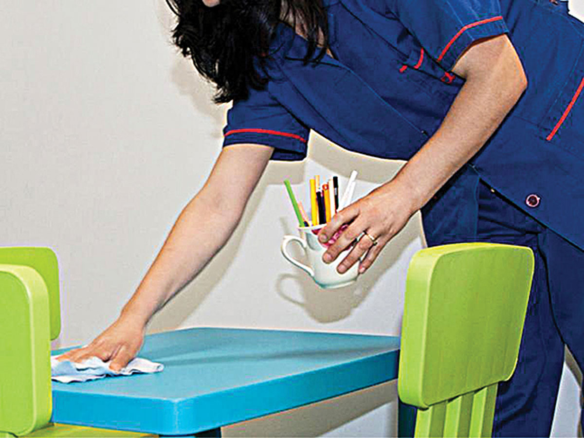 Ηράκλειο: Αναλαμβάνουν καθήκοντα οι 232 σχολικές καθαρίστριες στα ...