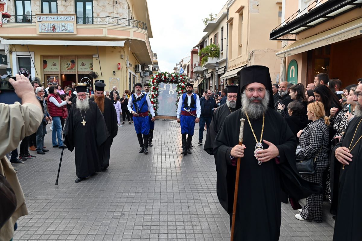 Ρέθυμνο: Υποδέχθηκε την θαυματουργή εικόνα της Παναγίας Μυριοκεφάλων ...