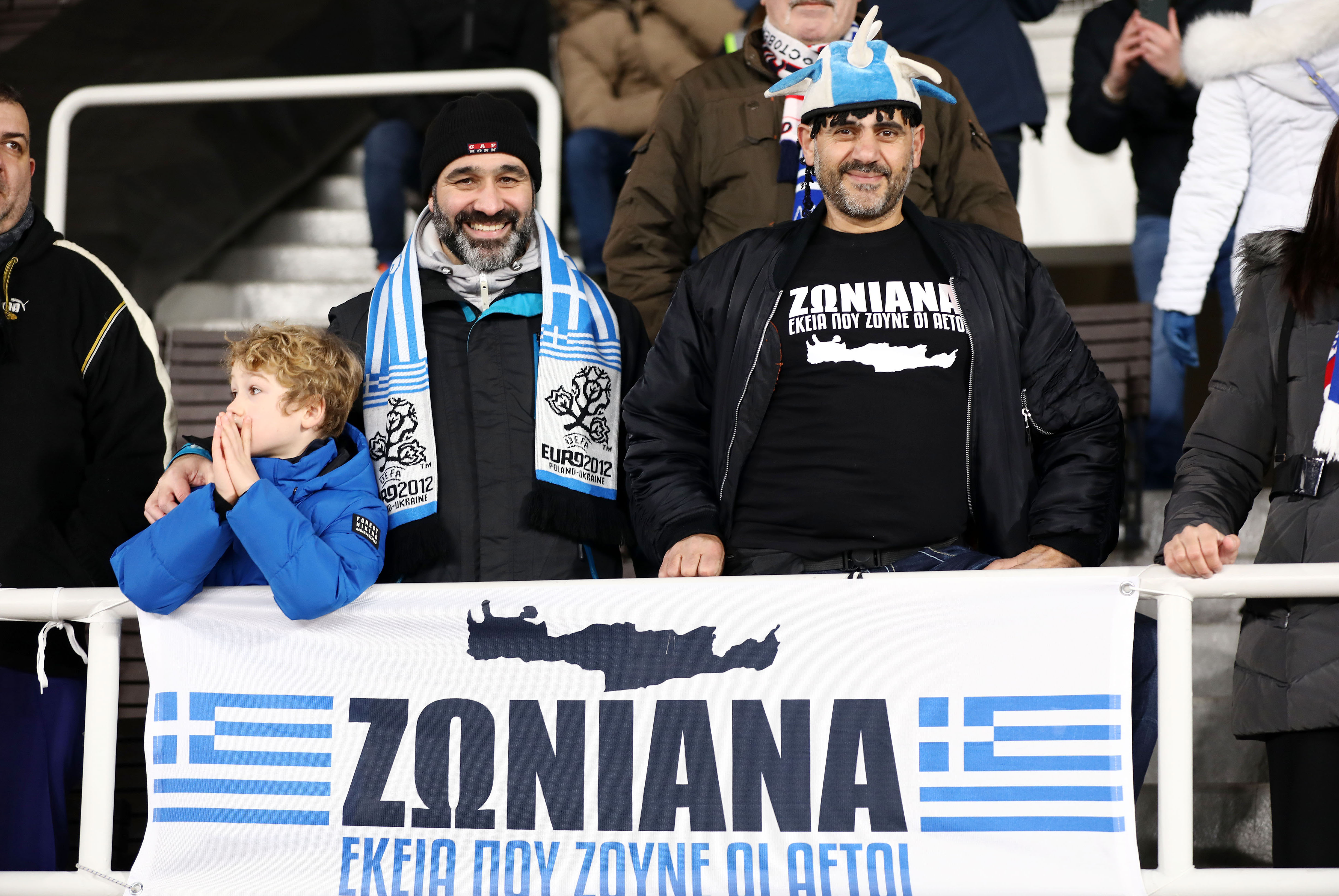 Τα Ζωνιανά στην εξέδρα του γηπέδου στο Ελσίνκι | ekriti.gr