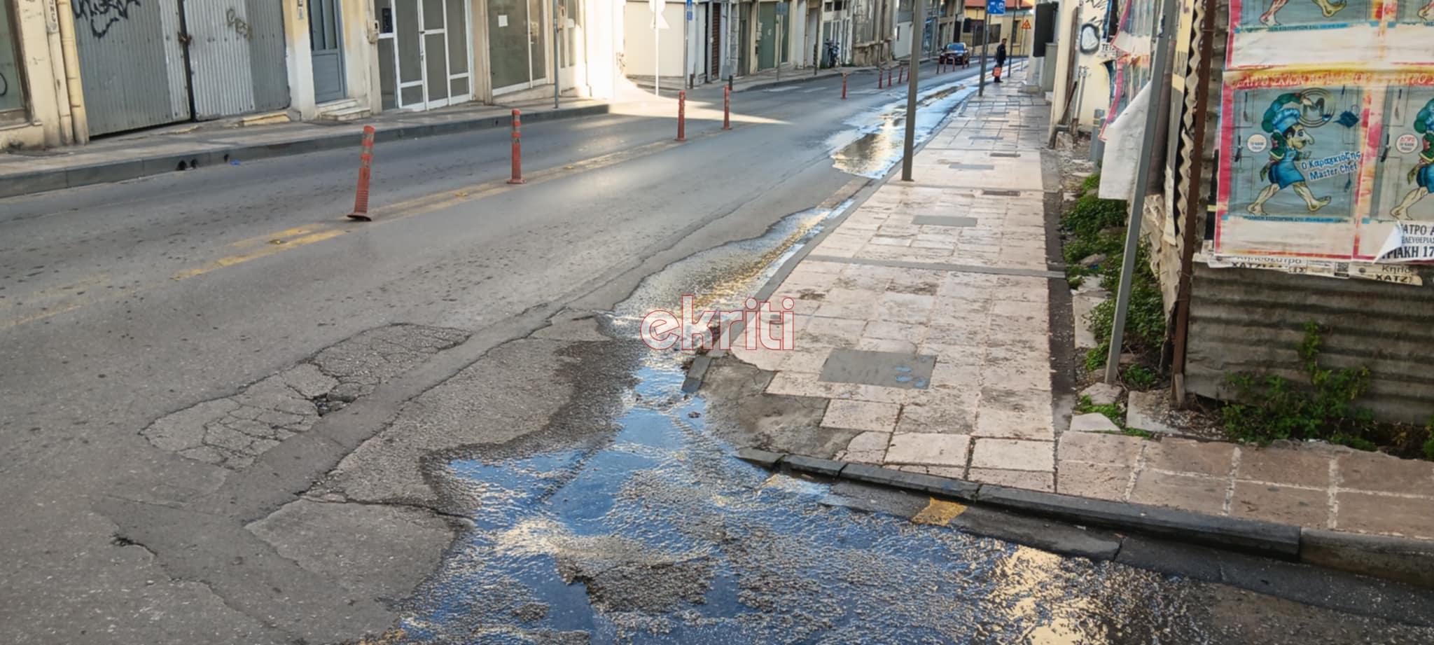 Ηράκλειο: Τρεις μέρες τρέχει το νερό στους δρόμους - "Φτιάξτε την ...