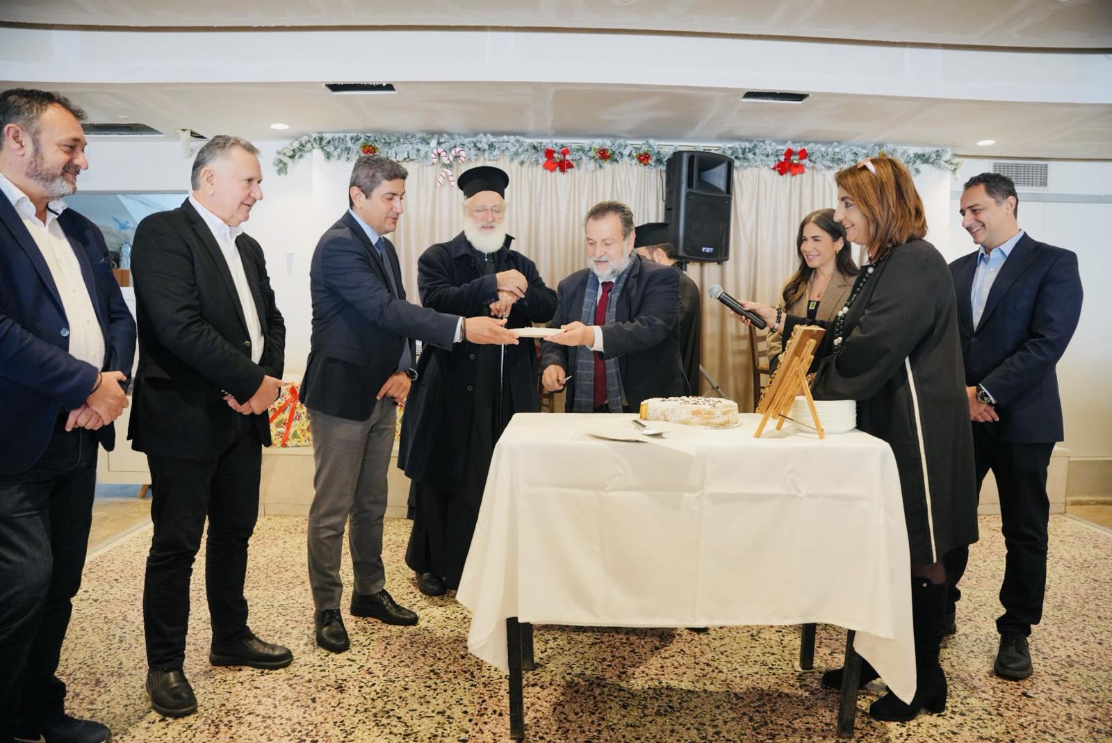 Την πρωτοχρονιάτικη πίτα για το 2025 έκοψε ο Δήμος Μινώα Πεδιάδας ...