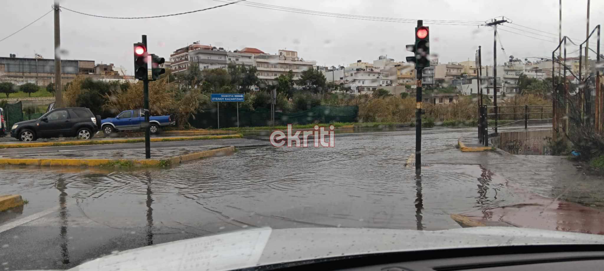Ηράκλειο: Μια πισίνα στη Νεάρχου και Καζαντζίδη με την πρώτη βροχή ...