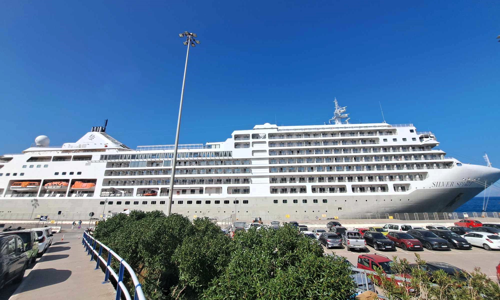 Το εντυπωσιακό κρουαζιερόπλοιο «Silver Spirit» έκανε «ποδαρικό» στο ...