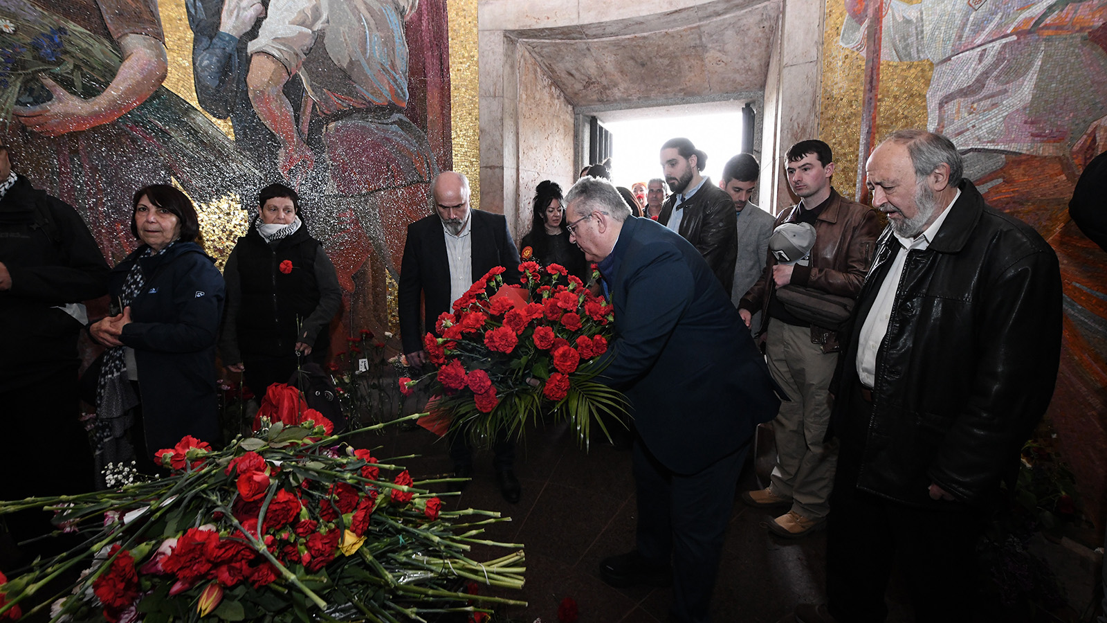 O Δήμήτρης Κουτσούμπας από το Μνημείο του Κόκκινου Στρατού στο ...