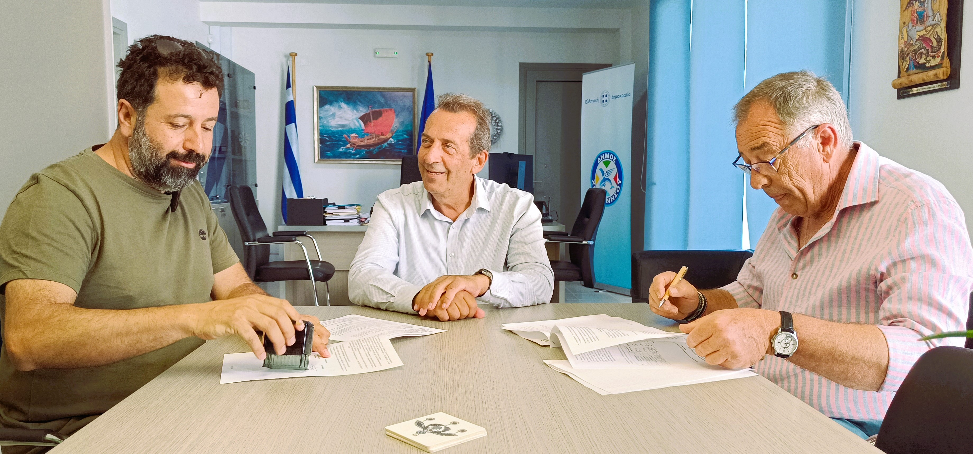 Δήμος Χερσονήσου: Υπογραφή σύμβασης για το κοινοτικό κατάστημα Ελιάς ...