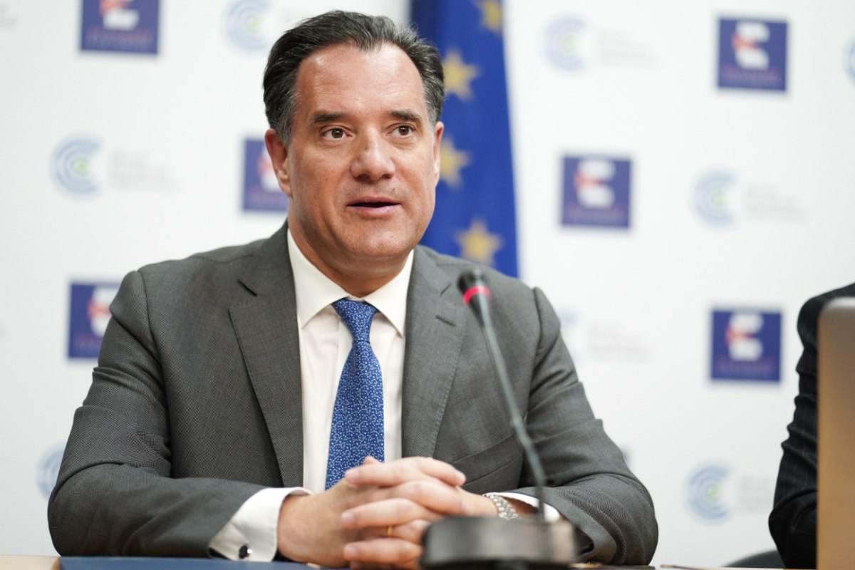 ΣΥΡΙΖΑ: Άδωνις χωρίς υπουργική καρέκλα και Άδωνις με υπουργική καρέκλα ...