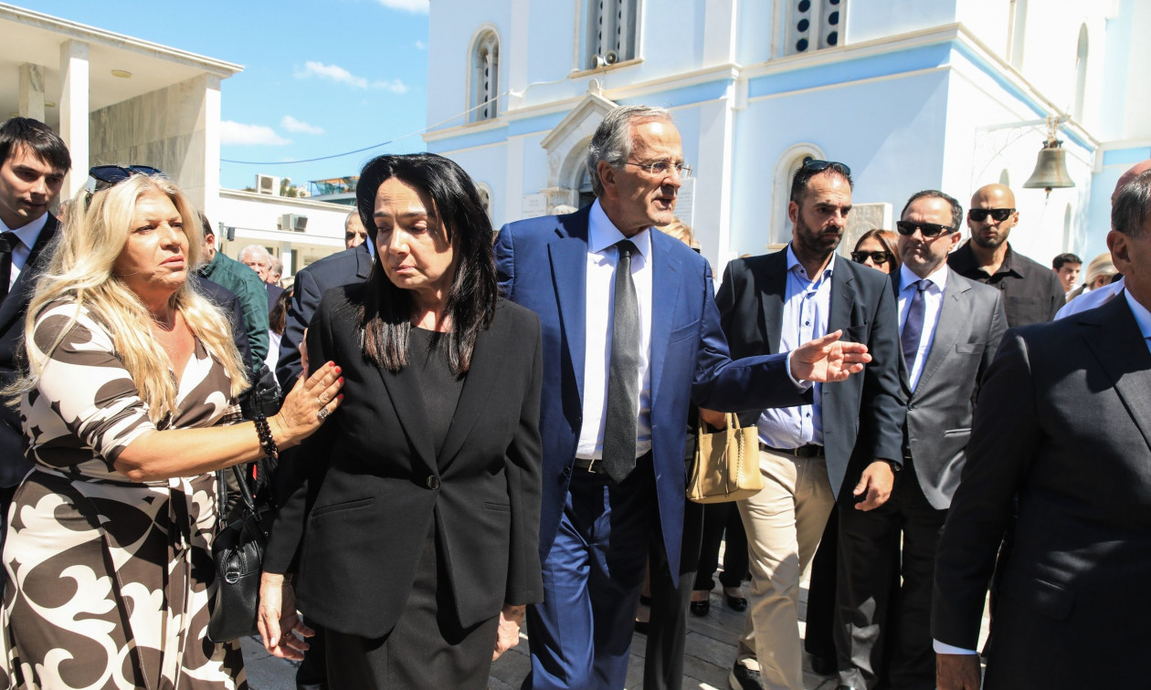 Λένα Σαμαρά: Πλήθος κόσμου στο Α’ Νεκροταφείο, στο μνημόσυνο (εικόνες ...