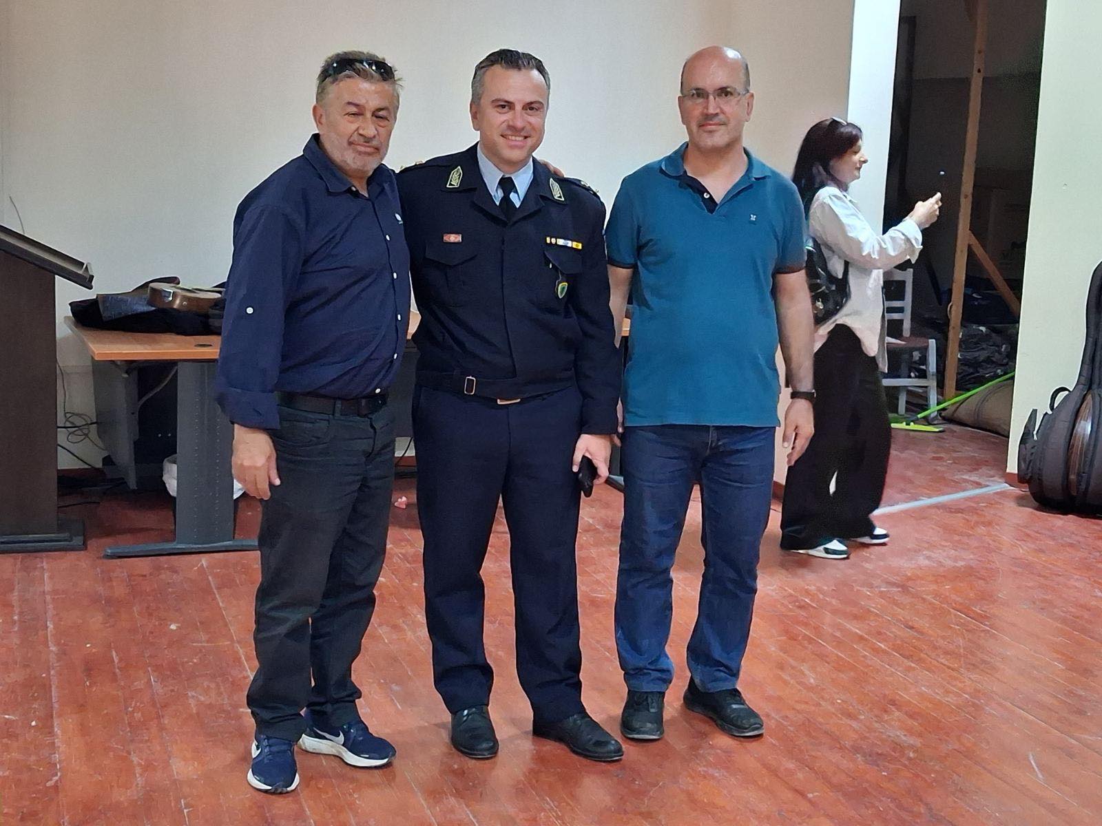 Η Τροχαία Ηρακλείου στο 1ο ΕΠΑΛ - Η έκπληξη των μαθητών και η υπέροχη ...
