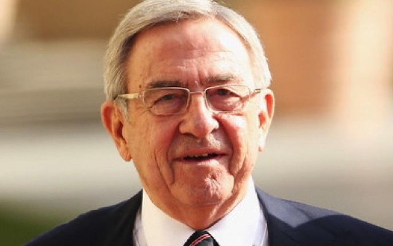 Τέως βασιλιάς Κωνσταντίνος: Τι θα αναγράφει η μαρμάρινη πλάκα στον τάφο ...
