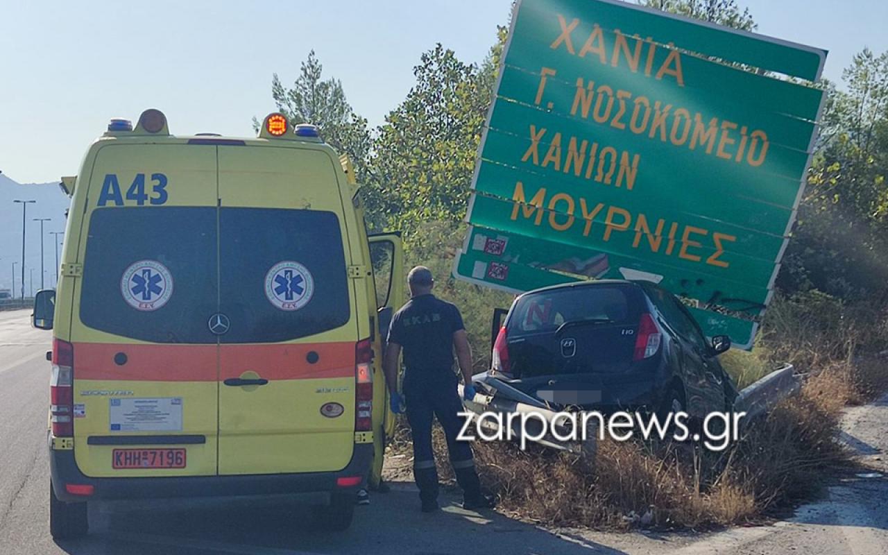 Ι.Χ καρφώθηκε σε πινακίδα του ΒΟΑΚ - fonien.gr - Ενημέρωση - Επικοινωνία