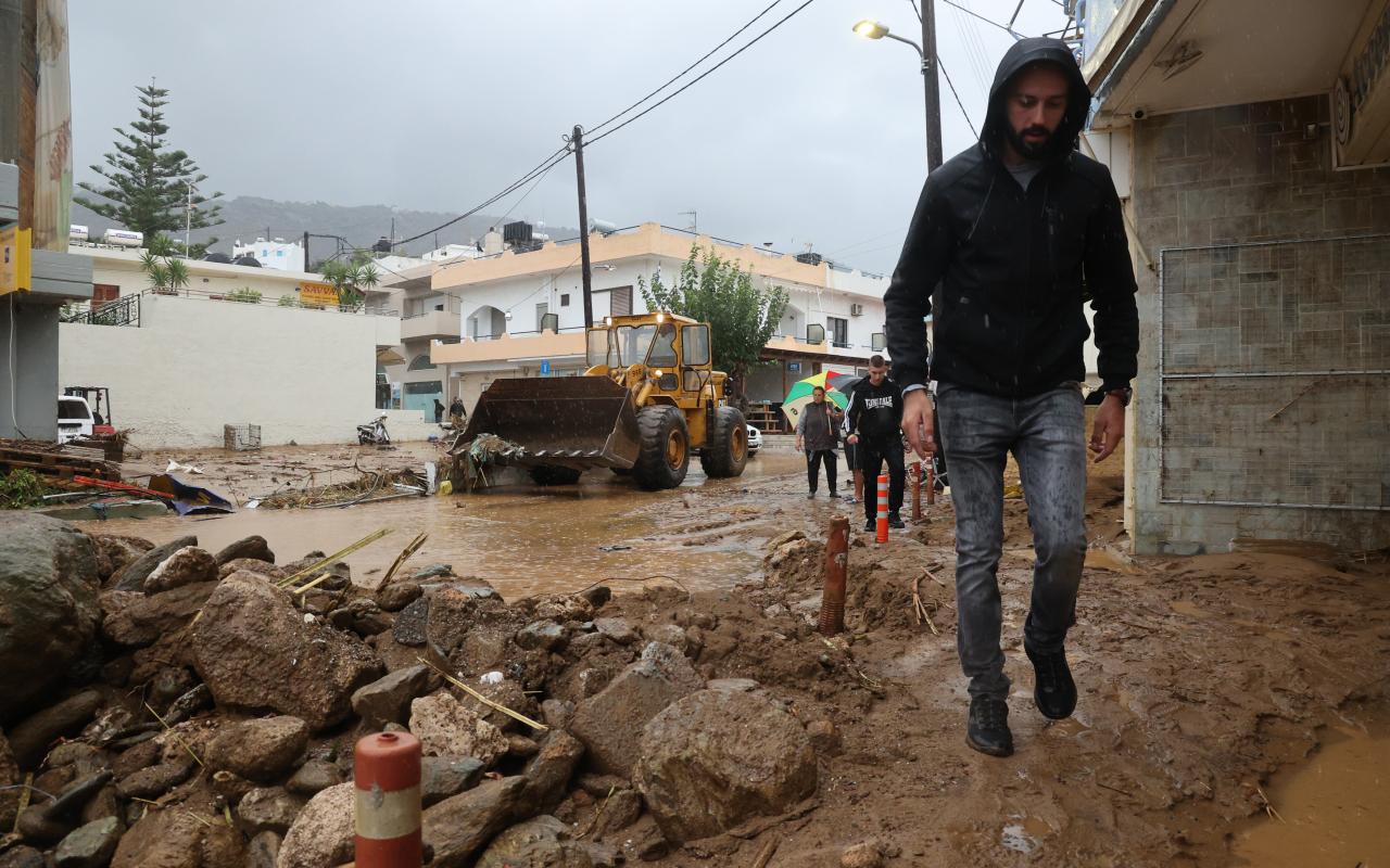 Ηράκλειο - κακοκαιρία: Εικόνα παράλυσης με θύματα, καταστροφές ...