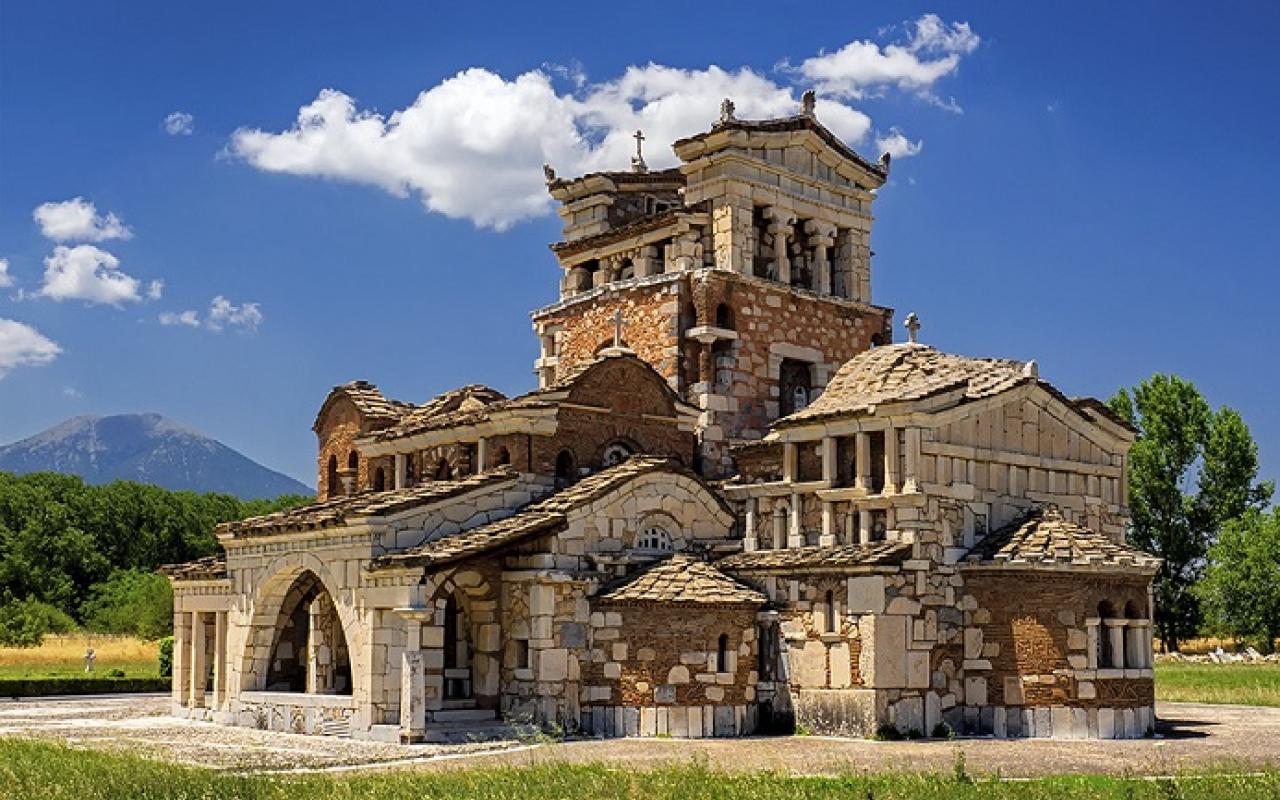 Αγία Φωτεινή Μαντίνειας: Μία από τις πιο παράξενες εκκλησίες του κόσμου ...