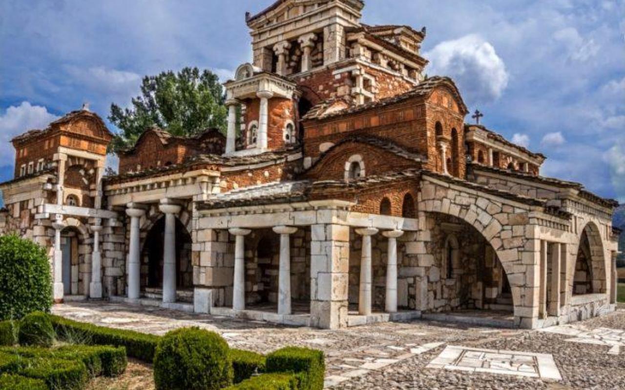 Αγία Φωτεινή Μαντίνειας: Μία από τις πιο παράξενες εκκλησίες του κόσμου ...