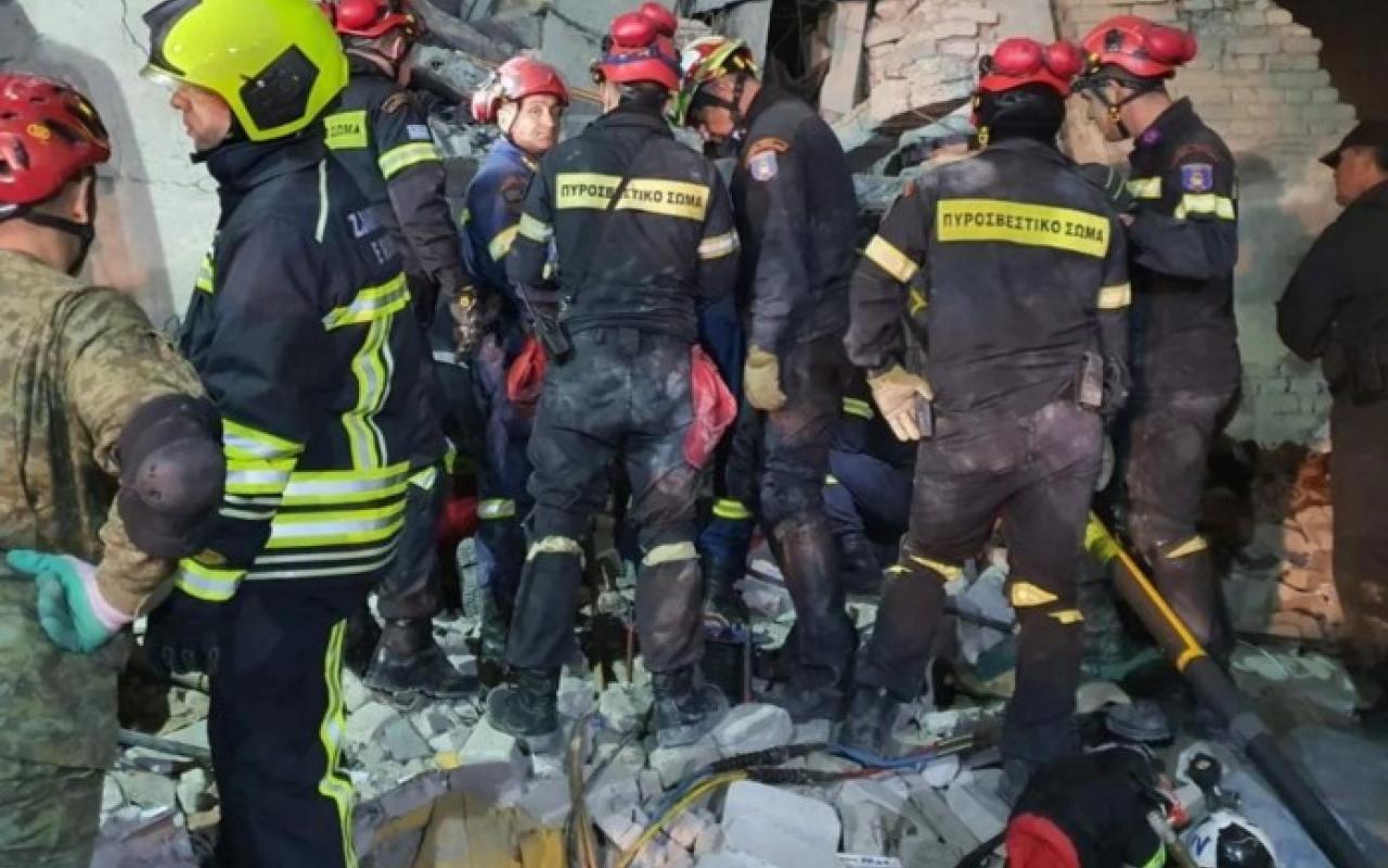 Ο Ηρακλειώτης διασώστης της ΕΜΑΚ που σώζει ζωές στην Τουρκία ...