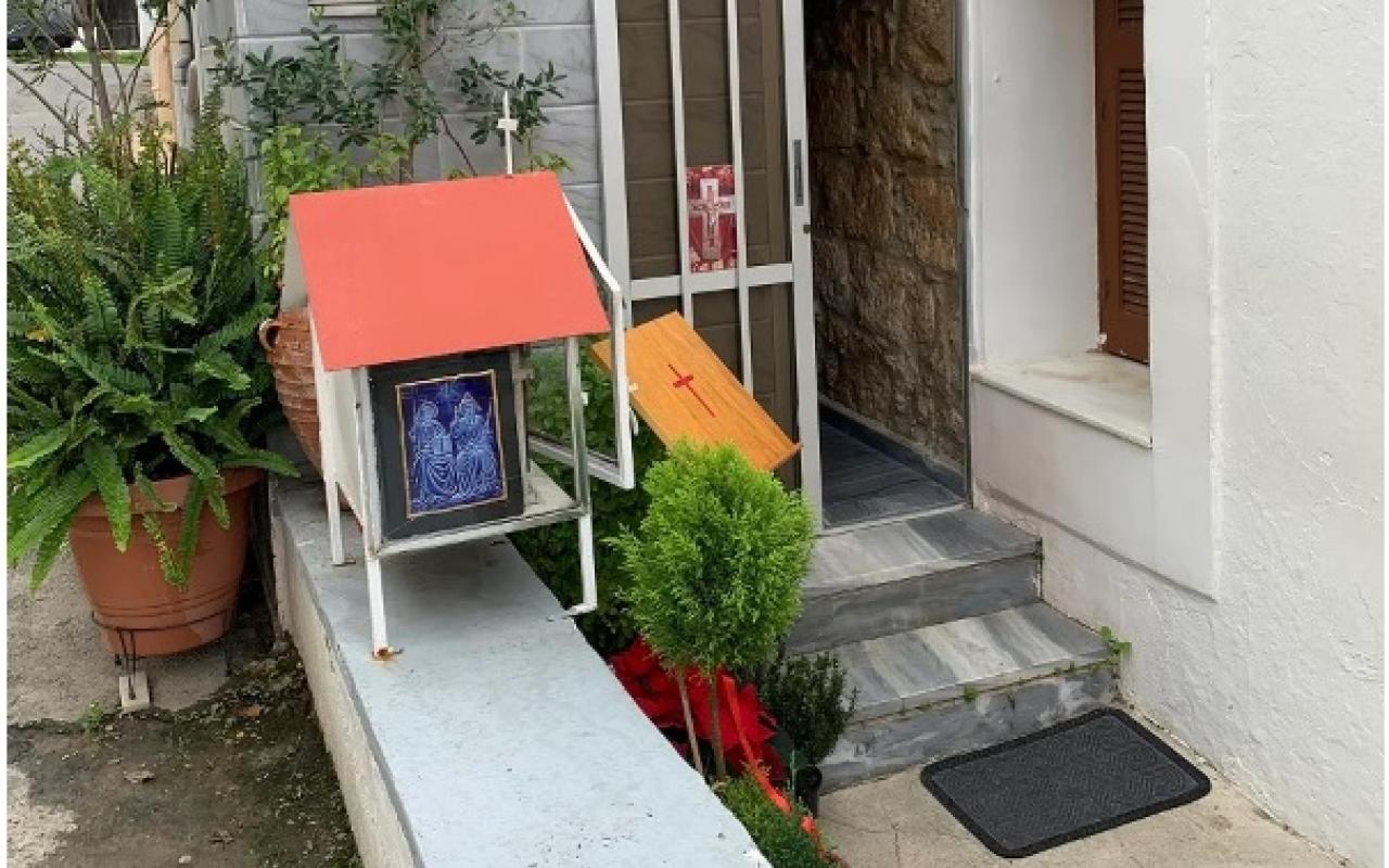 Χανιά: Ιερέας έφτιαξε εκκλησάκι στην αυλή του πατρικού του σπιτιού ...