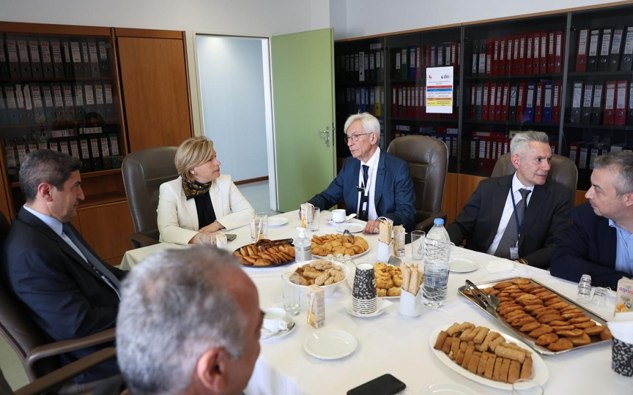 ΠΑΓΝΗ: Ξανά από άλλη είσοδο η Μίνα Γκάγκα για να αποφύγει τους ...
