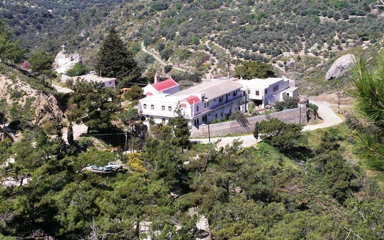 Όσιος Χατζη - Ανανίας: Ο άγιος από τις Μάλλες Ιεράπετρας και η Μονή της ...
