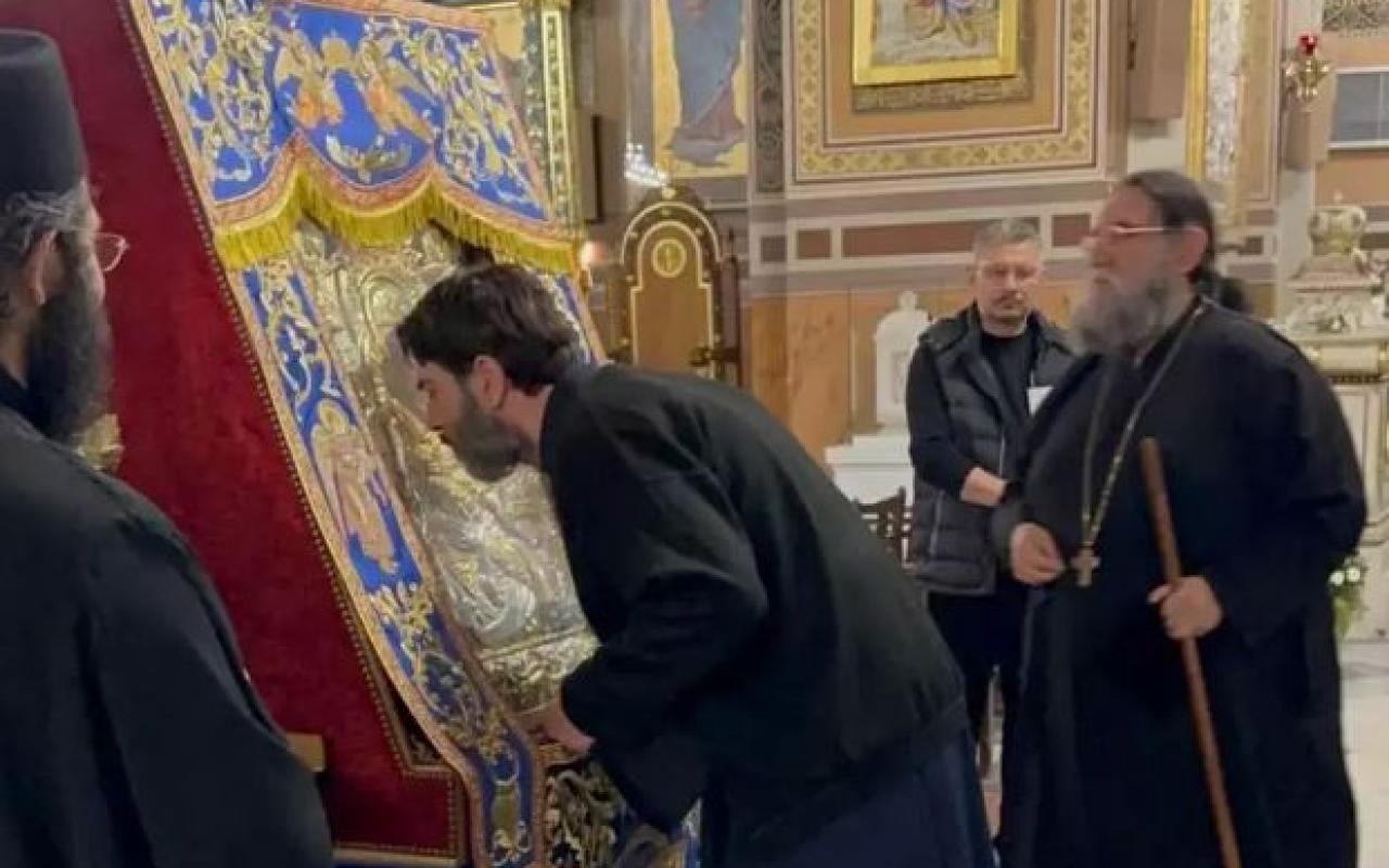 Πατέρας Αντώνιος: Προσκύνησε την εικόνα «Άξιον Εστί» στην Μητρόπολη ...