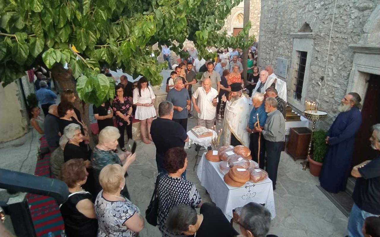 Εγκαινιάστηκε η μόνιμη έκθεση εκκλησιαστικών κειμηλίων της Ενορίας ...