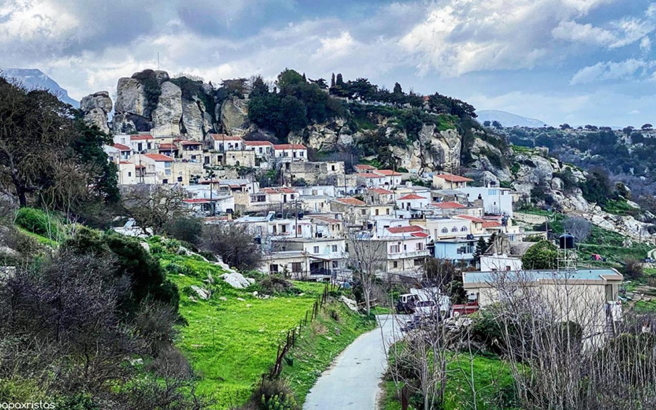 Εγκαινιάστηκε η μόνιμη έκθεση εκκλησιαστικών κειμηλίων της Ενορίας ...