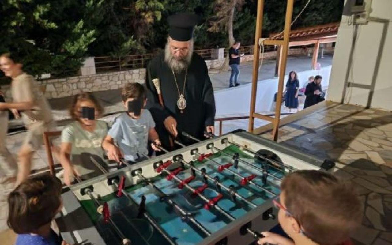 Ρεθύμνης Πρόδρομος: Τέλεσε τον Αγιασμό για την έναρξη του Κατηχητικού ...