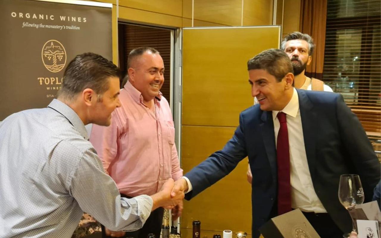 Λευτέρης Αυγενάκης: Πέρασε από τα περίπτερα 30 οινοποιείων | ekriti.gr
