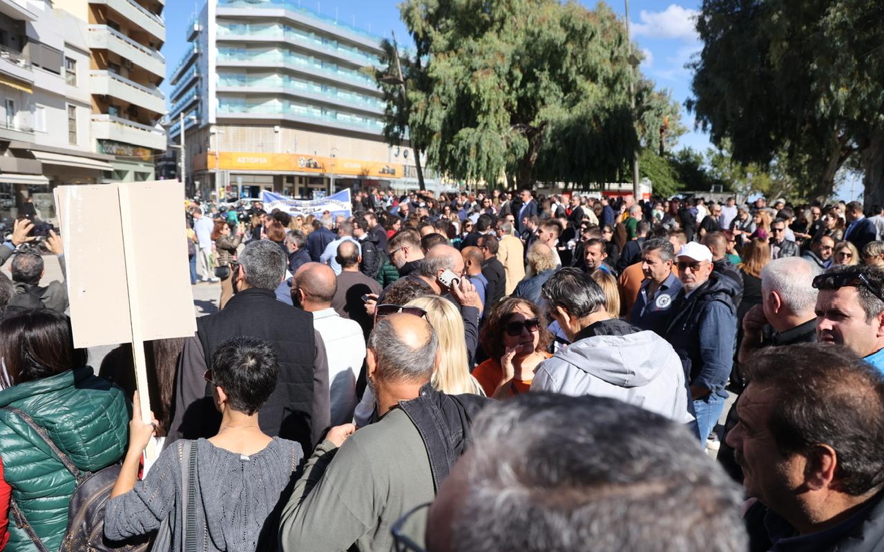 Ηράκλειο: Οι επαγγελματίες διαδήλωσαν ενάντια στο φορολογικό νομοσχέδιο ...