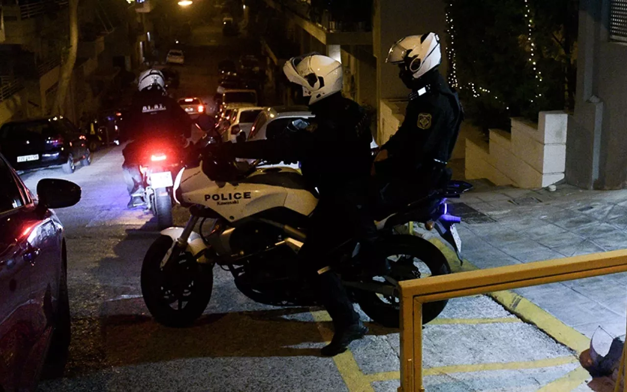 Θεσσαλονίκη: «Γέφυρα ζωής» από αστυνομικούς για βρέφος δύο μηνών που ...
