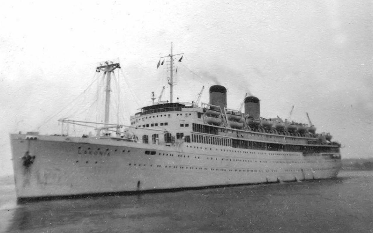 Δεκέμβριος 1963: To πλοίο "Λακωνία" παίρνει φωτιά από ένα σεσουάρ ...