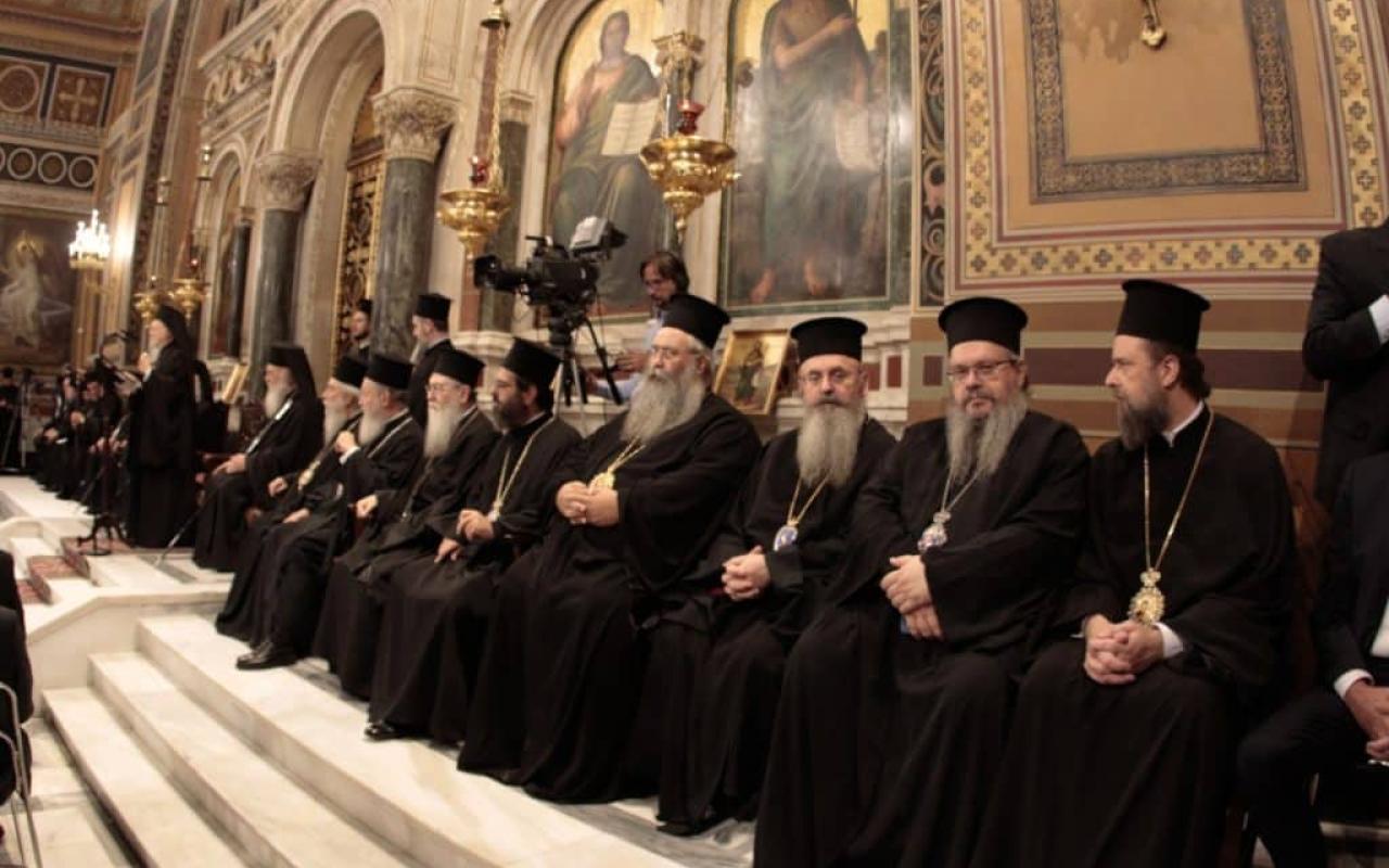 Ιερά Σύνοδος: Κατά της τεκνοθεσίας από ομόφυλα ζευγάρια - «Τα παιδιά ...