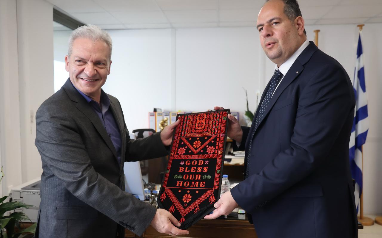 Αλέξης Καλοκαιρινός: Σε φιλικό κλίμα η συνάντηση με τον Πρέσβη της ...