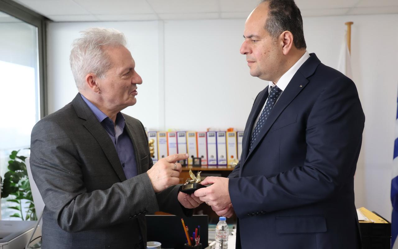 Αλέξης Καλοκαιρινός: Σε φιλικό κλίμα η συνάντηση με τον Πρέσβη της ...
