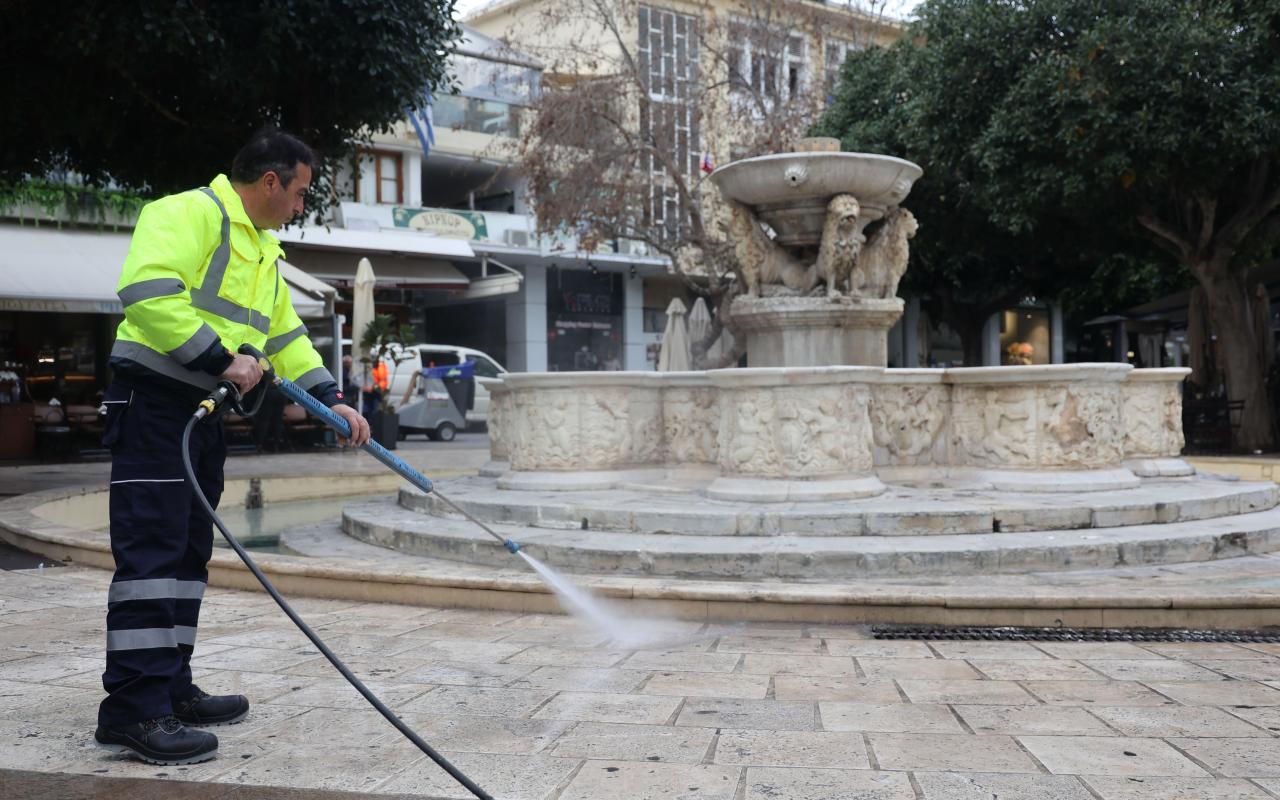 Ηράκλειο: Ξανά σε χρήση οι μηχανοκίνητες σκούπες και το πιεστικό όχημα ...
